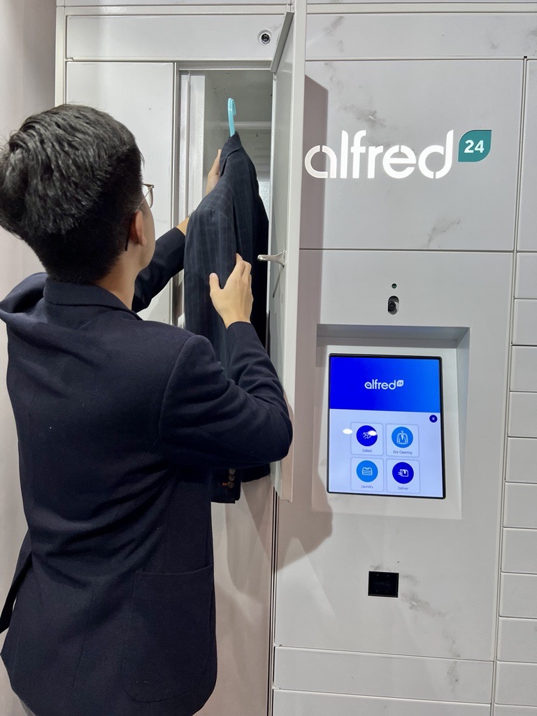 Enhancing Customer Experience with Contactless Package Pickup - alfred24
